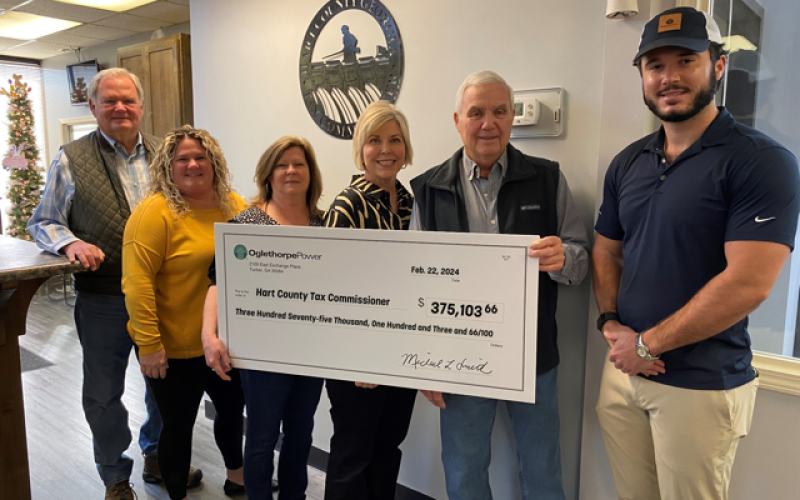 Oglethorpe Power delivers $375,000 tax payment to Hart County ...